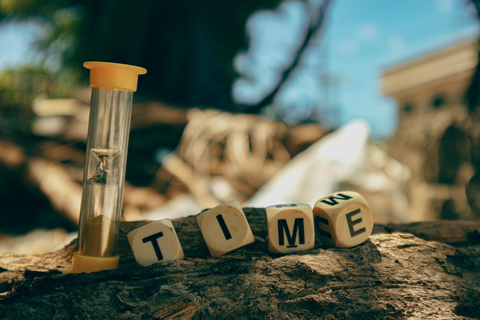 MAN EXPLAINS BIZARRE THEORY WHY TIME FEELS LIKE IT'S GONE BY SO FAST ...