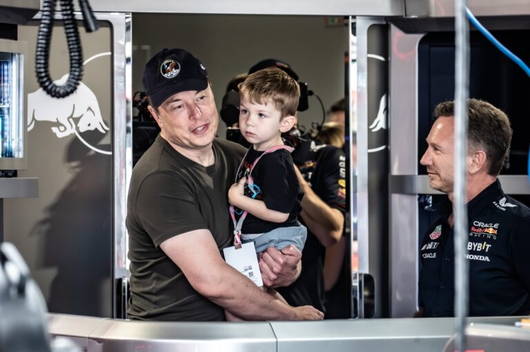 Elon Musk Buys Compound for His 11 Children and Their Different Mothers ...