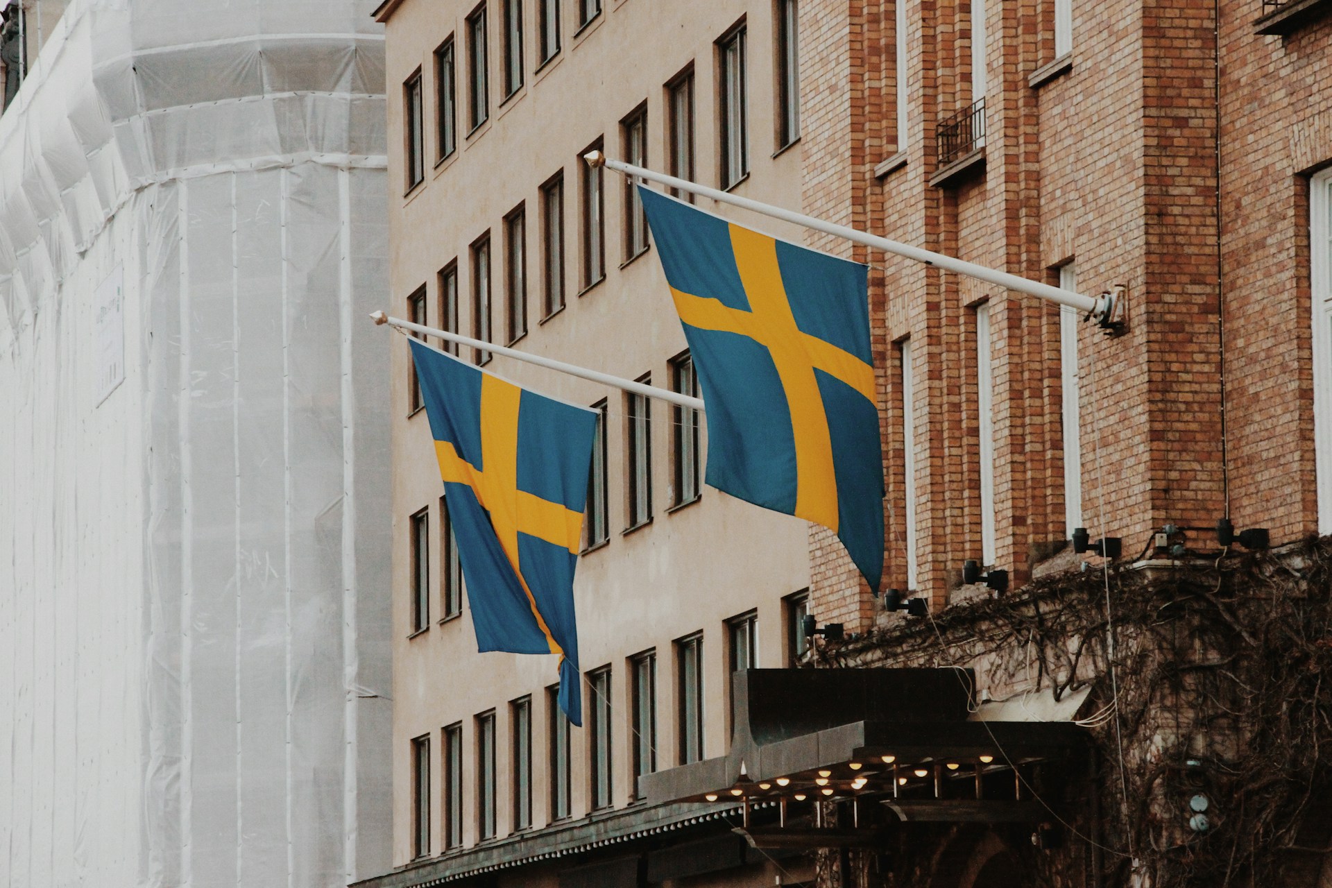 Sweden Has Inserted Thousands of Microchips Into People’s Hands to ...
