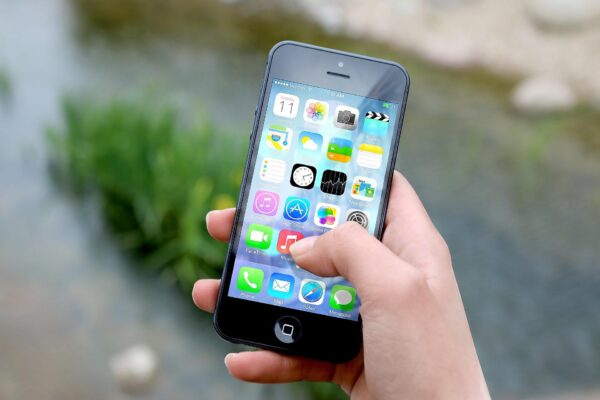 Obsolete iPhone Makes Stunning Comeback as Demand Explodes 'Obsolete ...