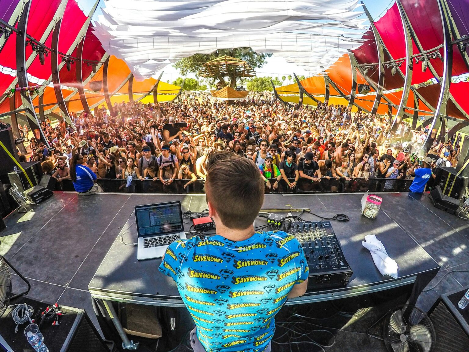 Woman Explains How She Managed to Do a Whole Weekend of Coachella for ...